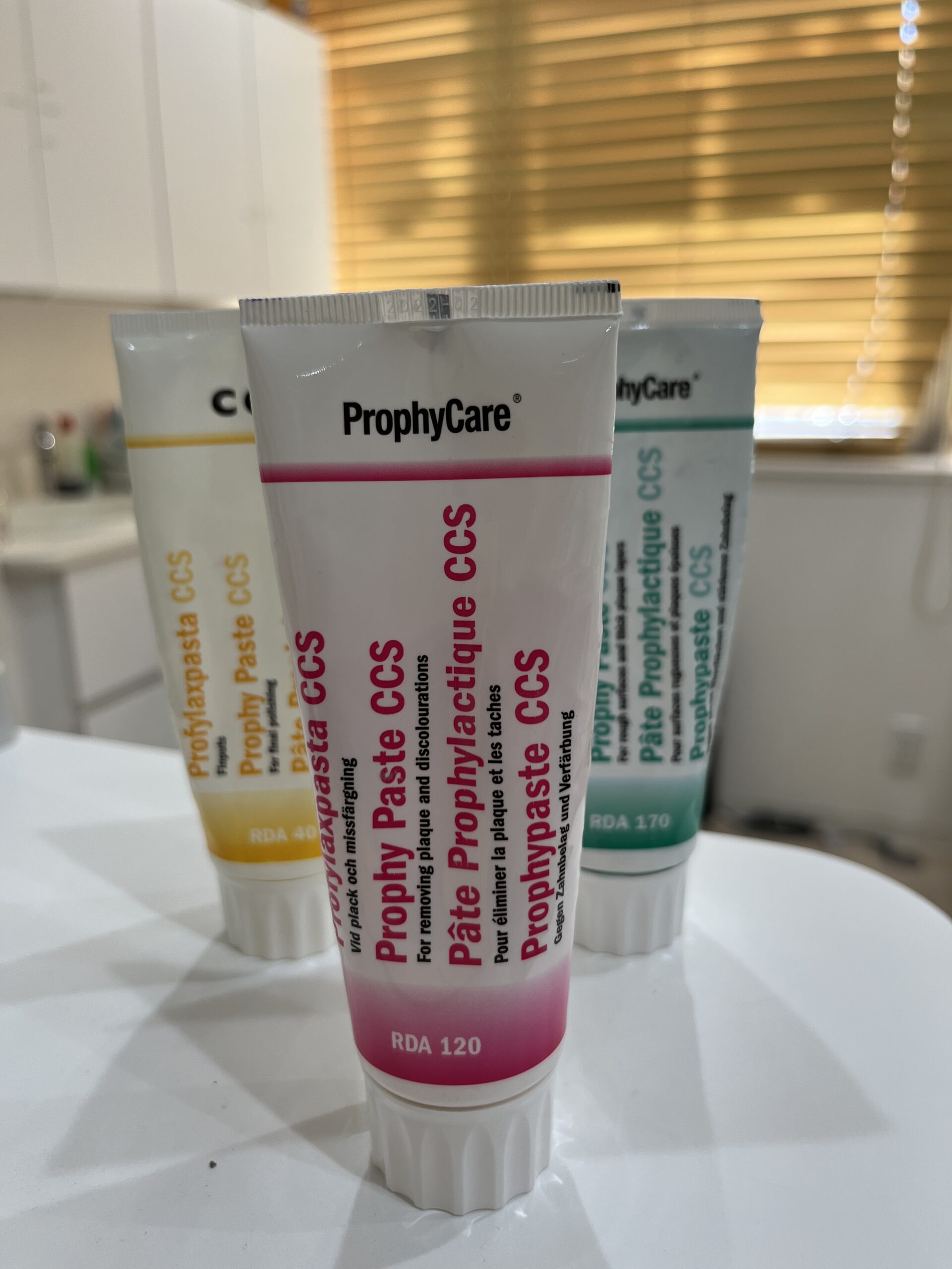 歯科衛生士さんのお仕事③〜歯科疾患の予防処置、PMTCに使う道具と効果〜 | 土呂駅あつ美歯科クリニック